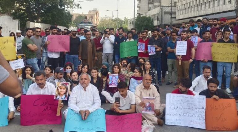 Falak Noor abduction - Protest demonstration in Karachi I Ibex Times